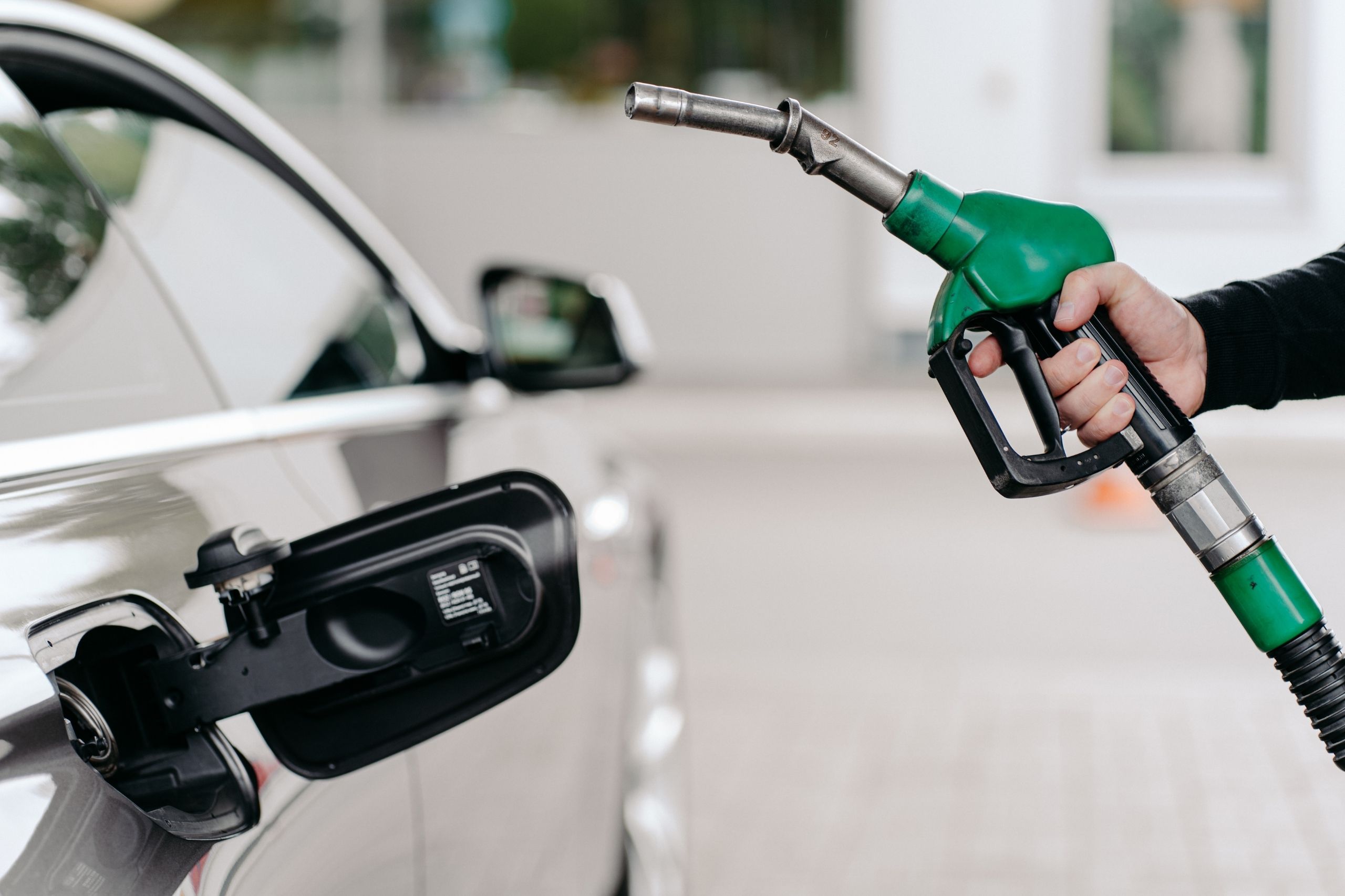 8 Clever Tips for Saving Money on Petrol - PressPay